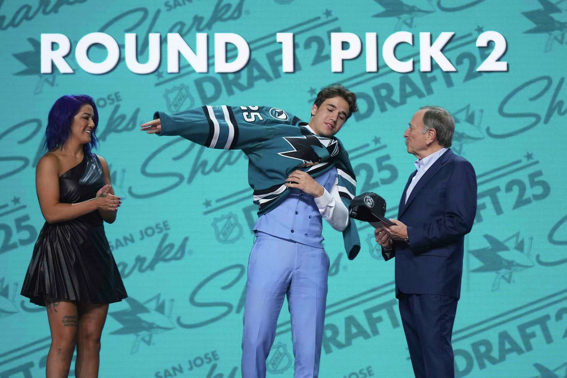 Sharks draft center Misa at No. 2, goalie Ravensbergen at No. 30