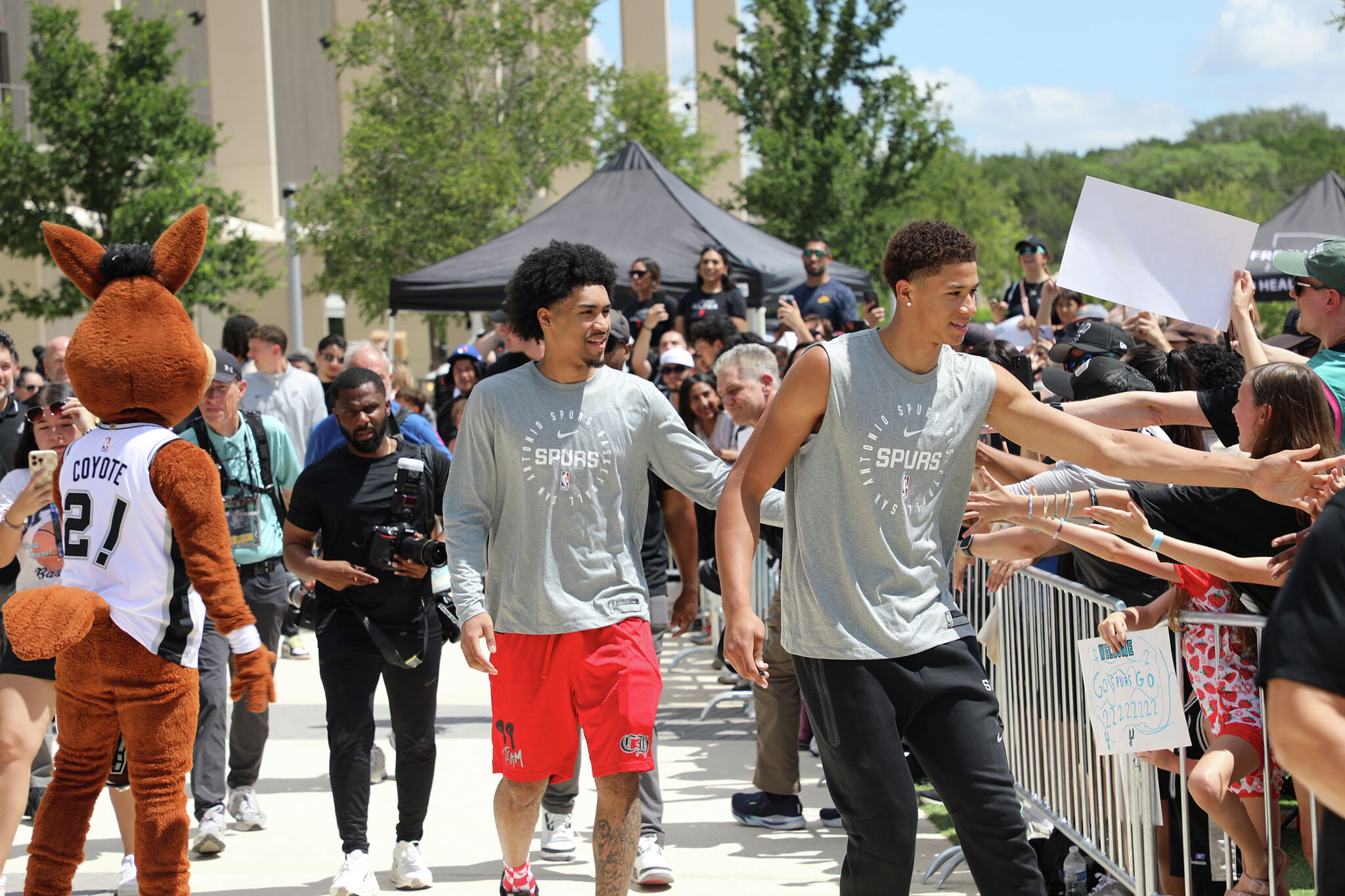 Spurs officially introduce 1st round picks to fans in San Antonio