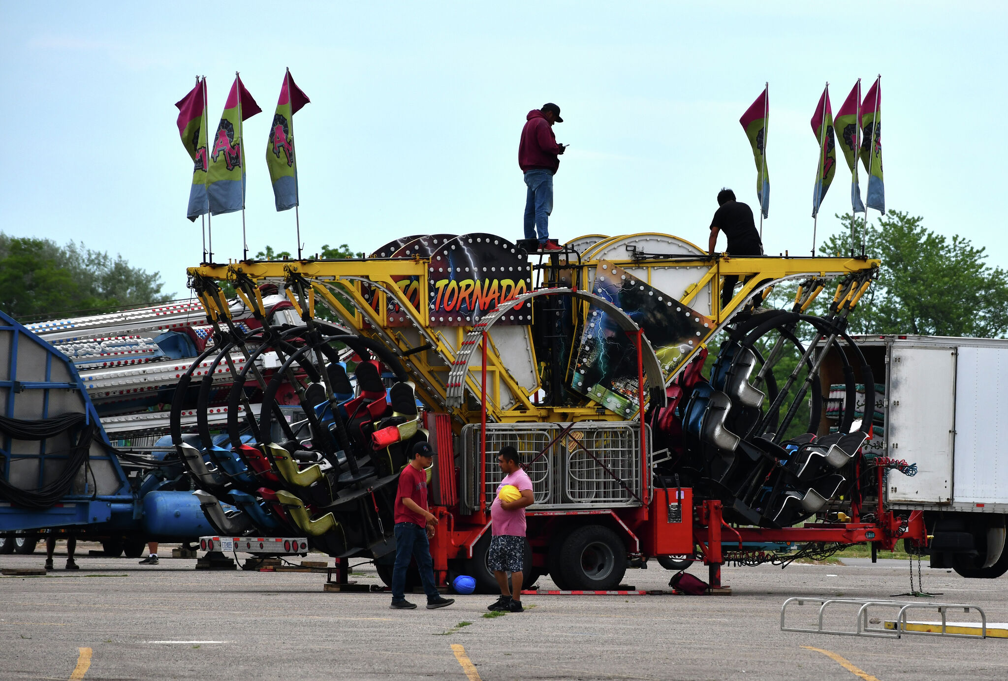 Anderson Midway Carnival sets up for Manistee Forest Festival kickoff