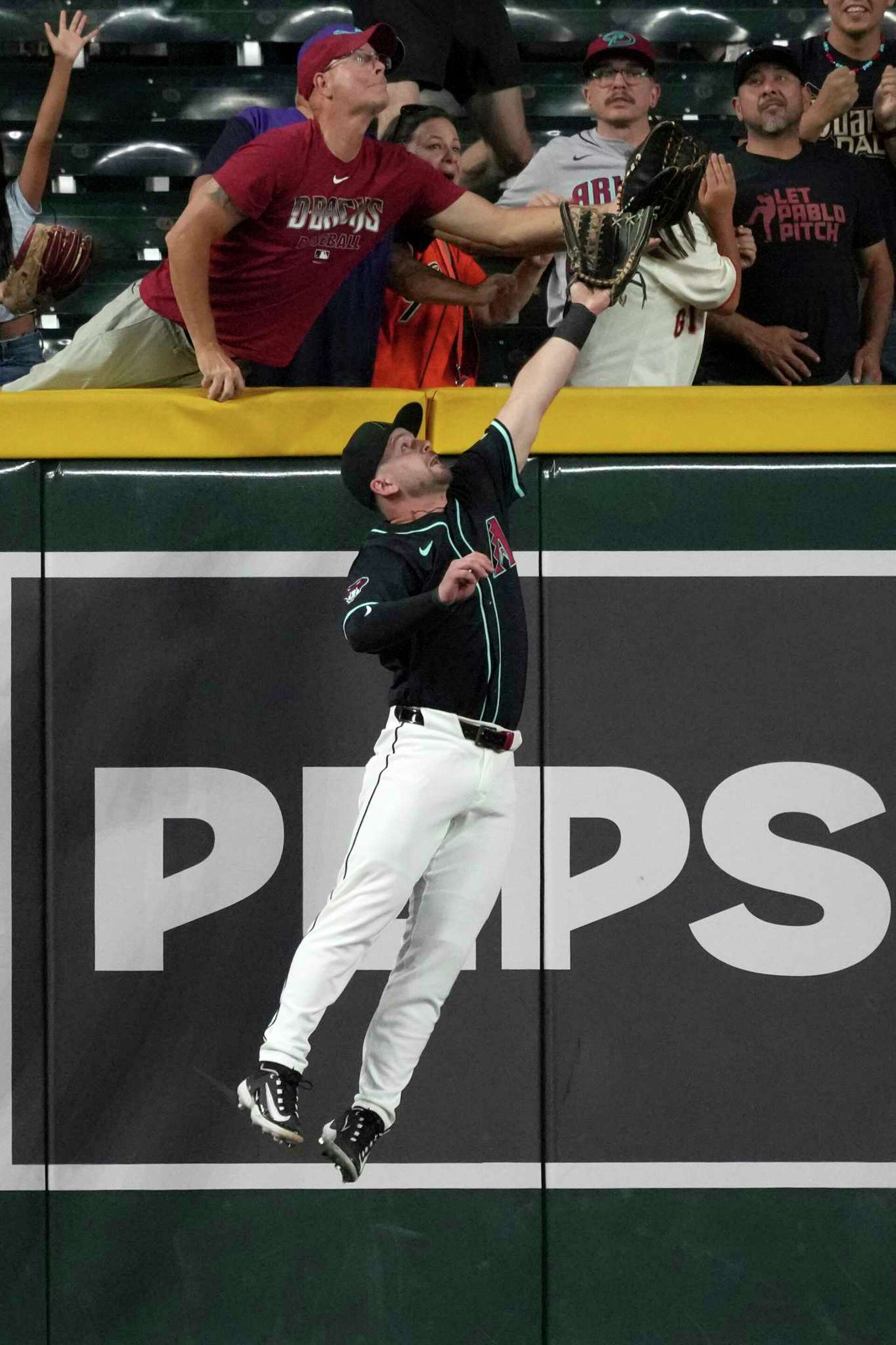Giants flail again as fan-involved ruling adds to offensive freefall