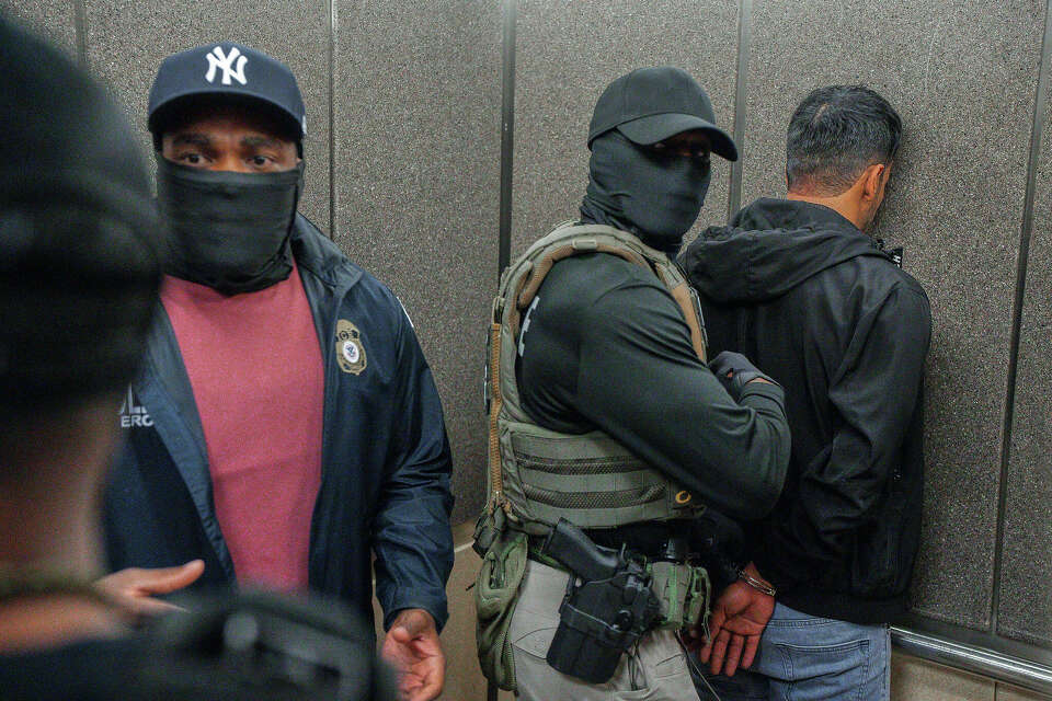 Masked ICE agents in in CT causes confusion and panic
