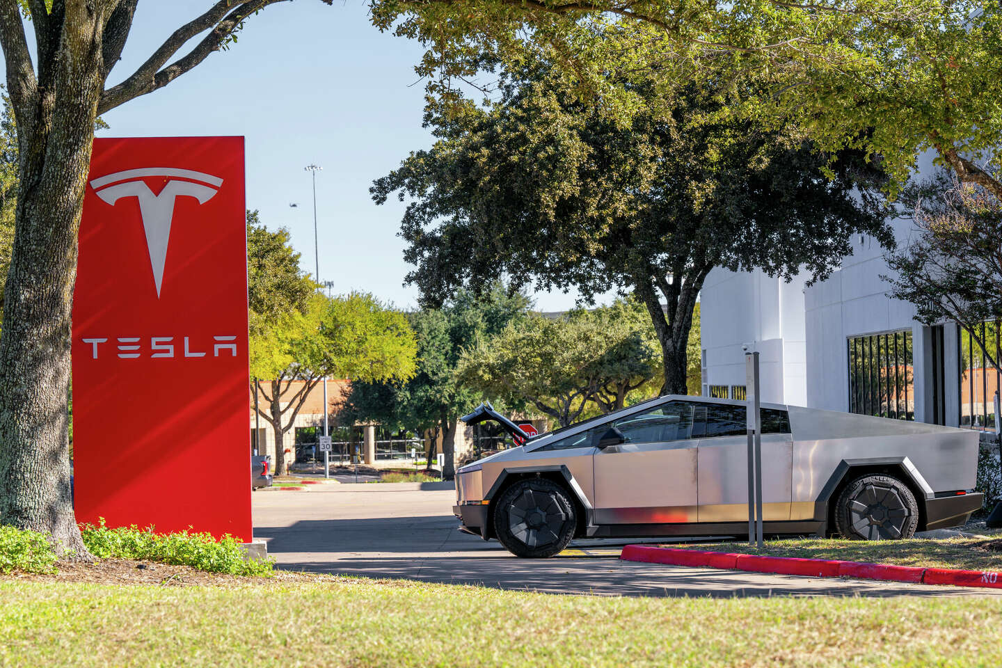 Tesla named in lawsuit after Texas man dies in burning Cybertruck