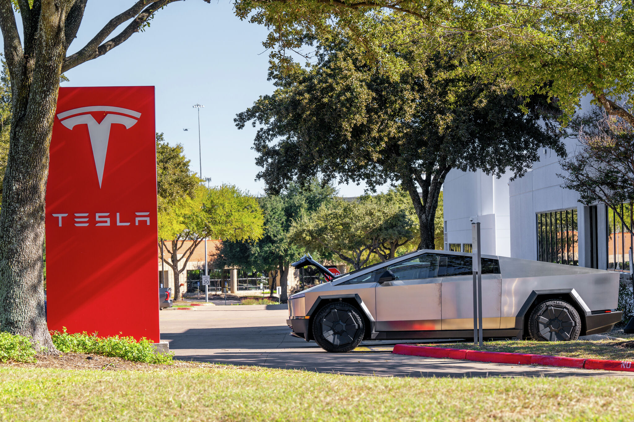Tesla named in lawsuit after Texas man dies in burning Cybertruck