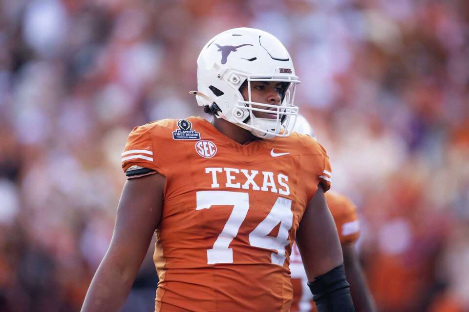 Texas football depth chart: Updating key camp position battles