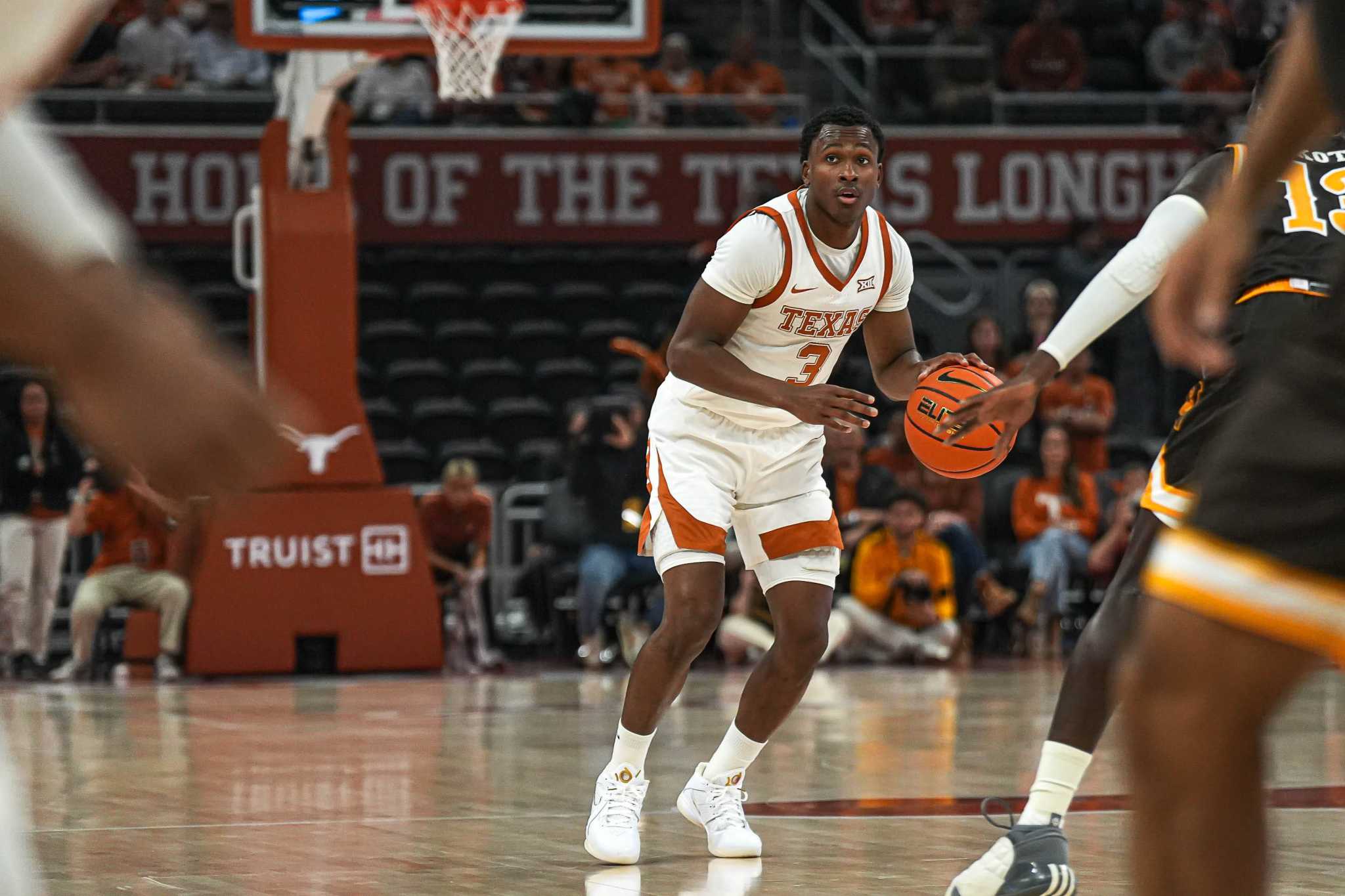 Texas men's basketball team falls to Marquette, ex-coach Shaka Smart