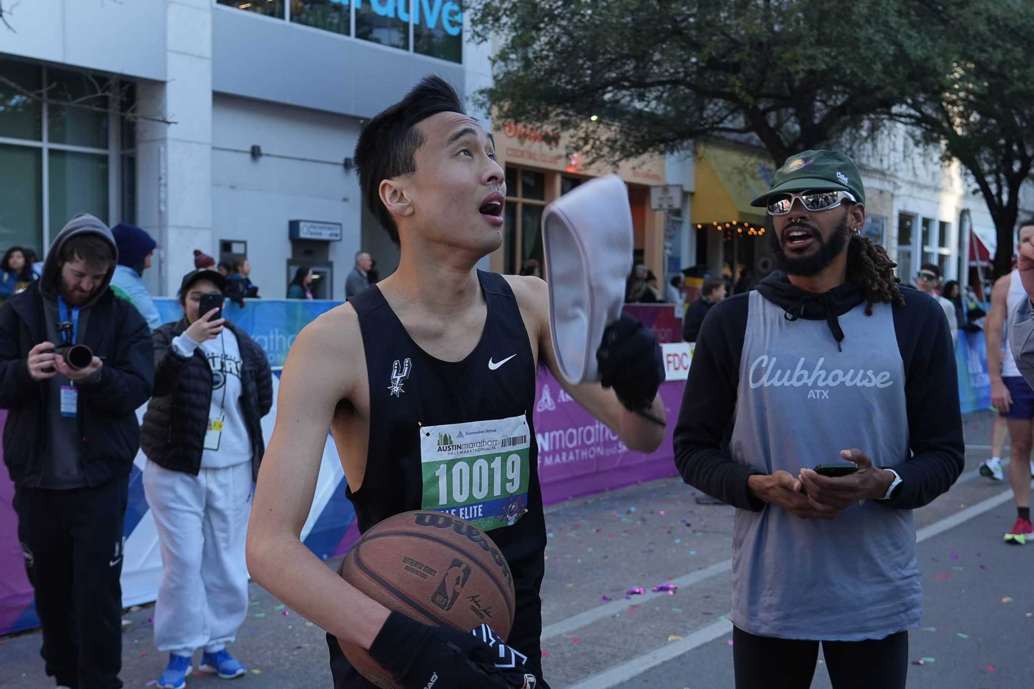 Ben Duong breaks world record dribbling basketball during half marathon