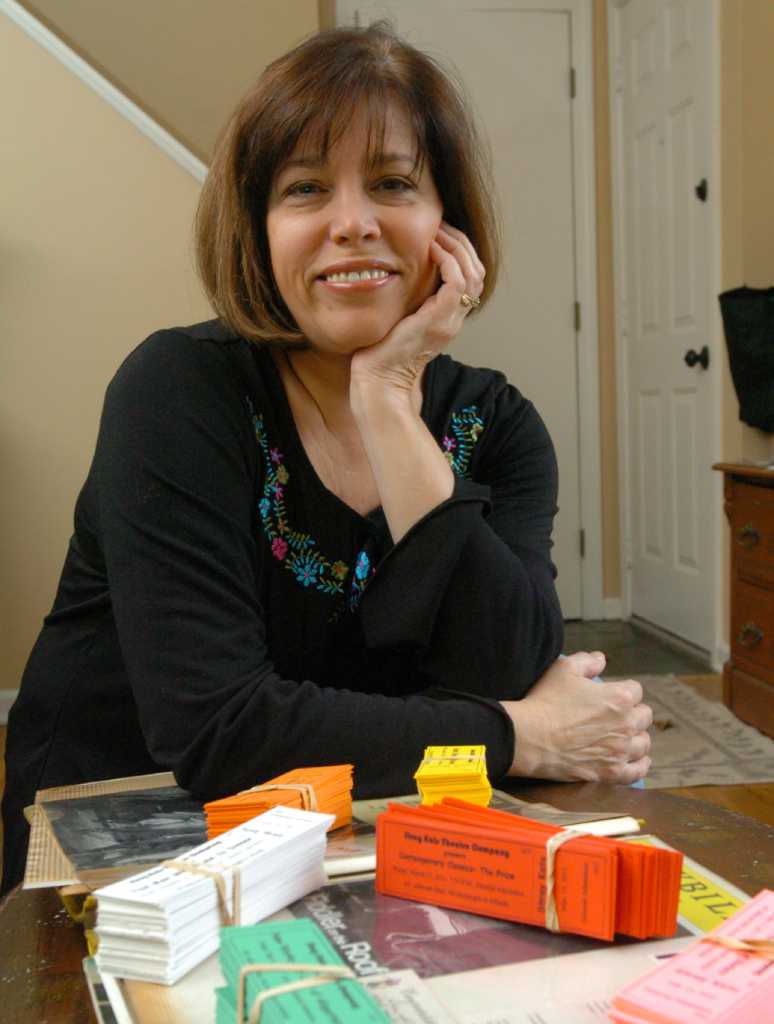 Newtown actress brings Stray Kats to town