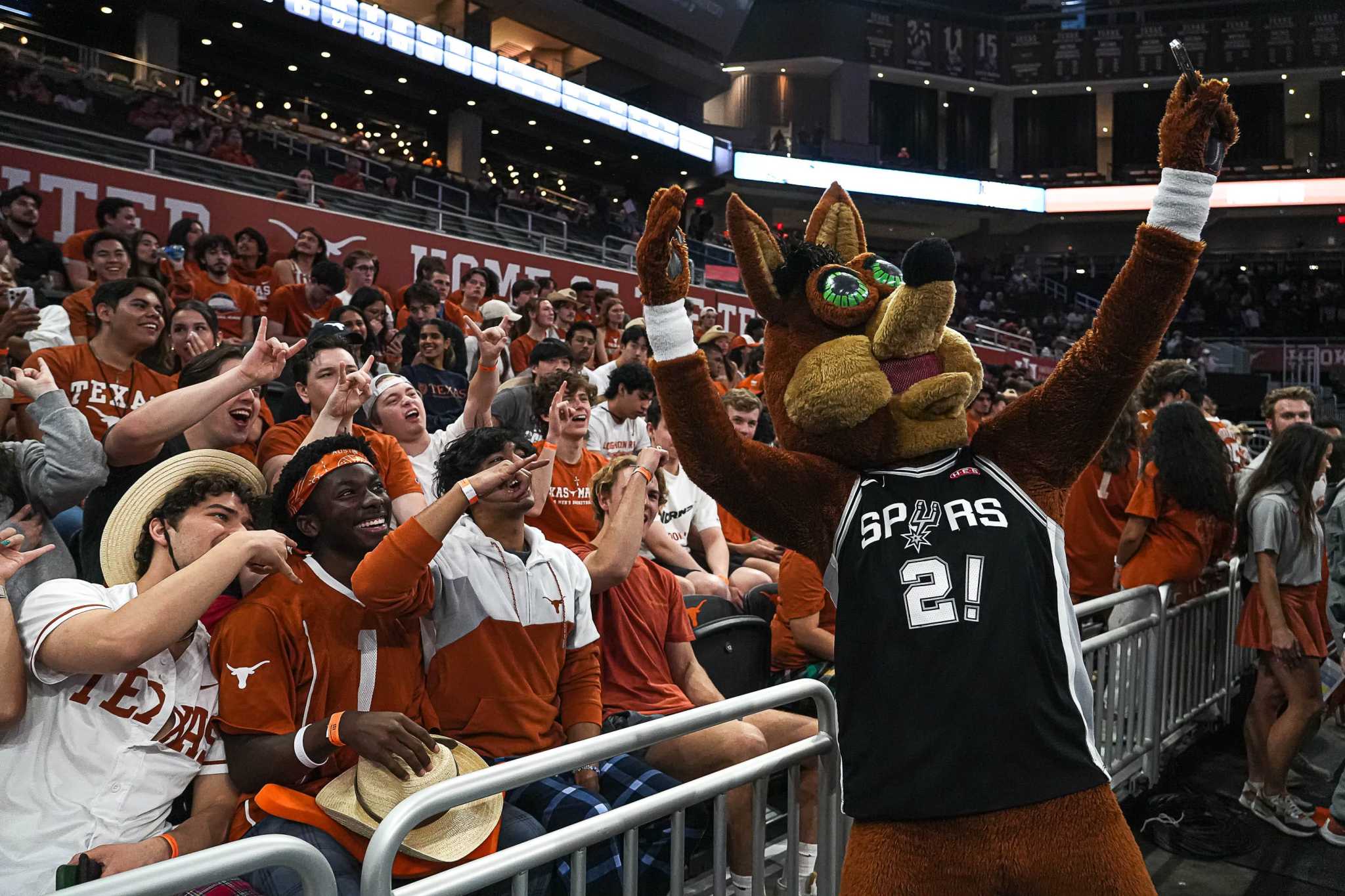 Texas Longhorns beat OSU 81-65 in men's basketball at the Moody Center