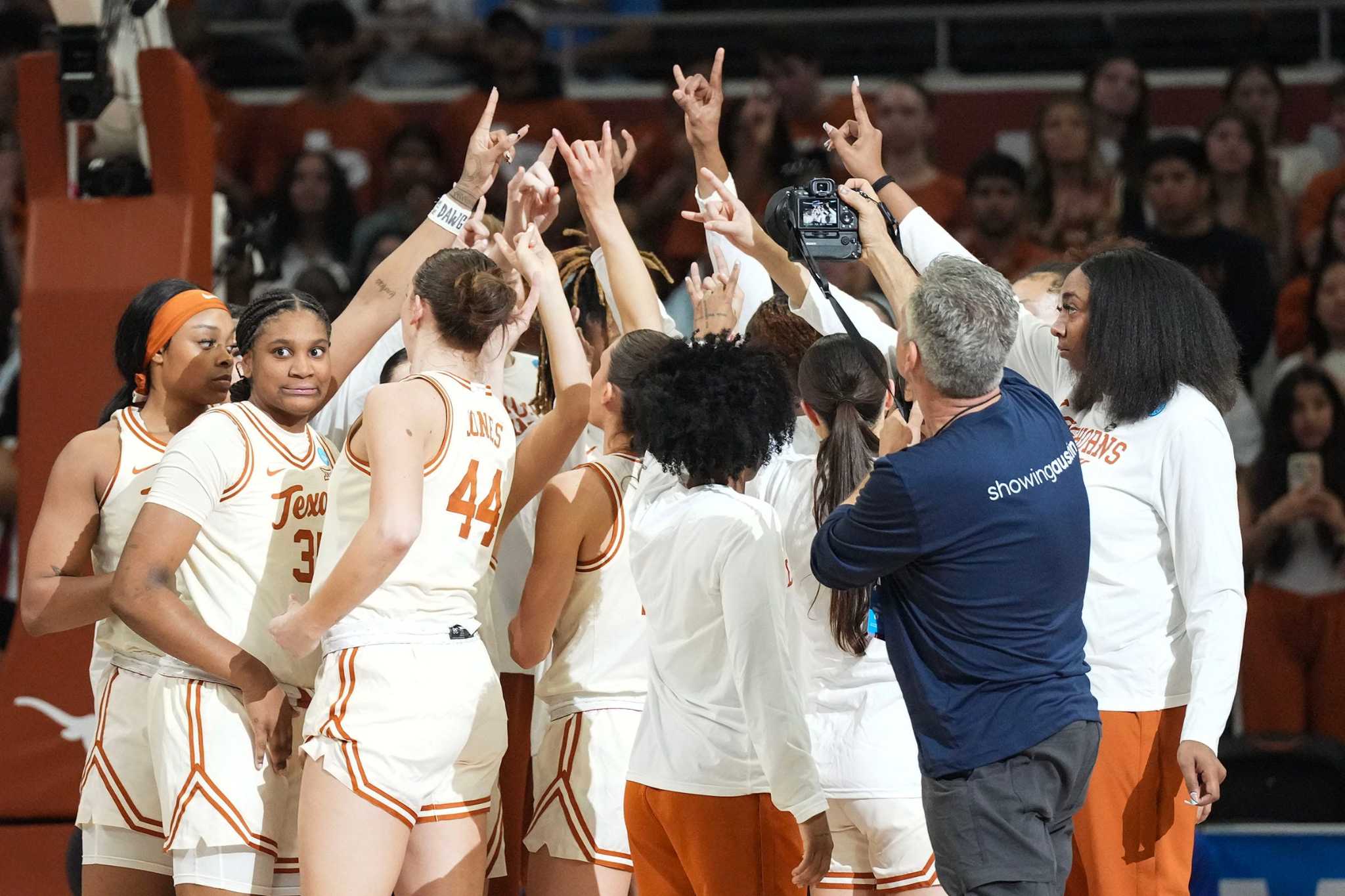 Texas women's basketball lands Aaliyah Crump, star out of Minnesota