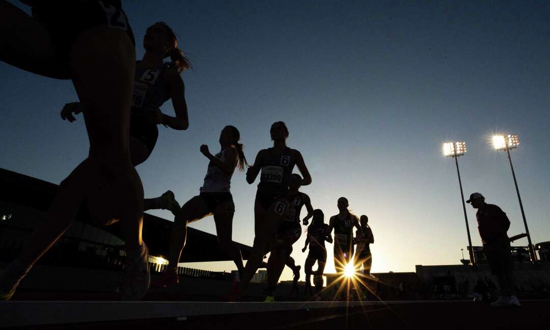 Texas runner Eva Jess wins first career Texas Relays title in 5K run