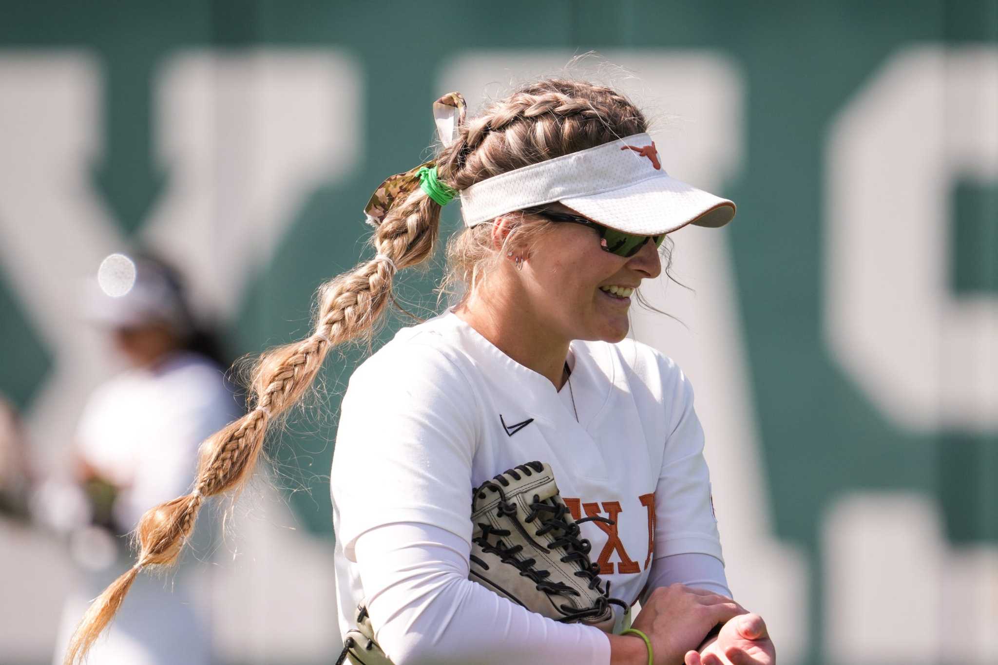 Longhorns open softball series with rout of Baylor