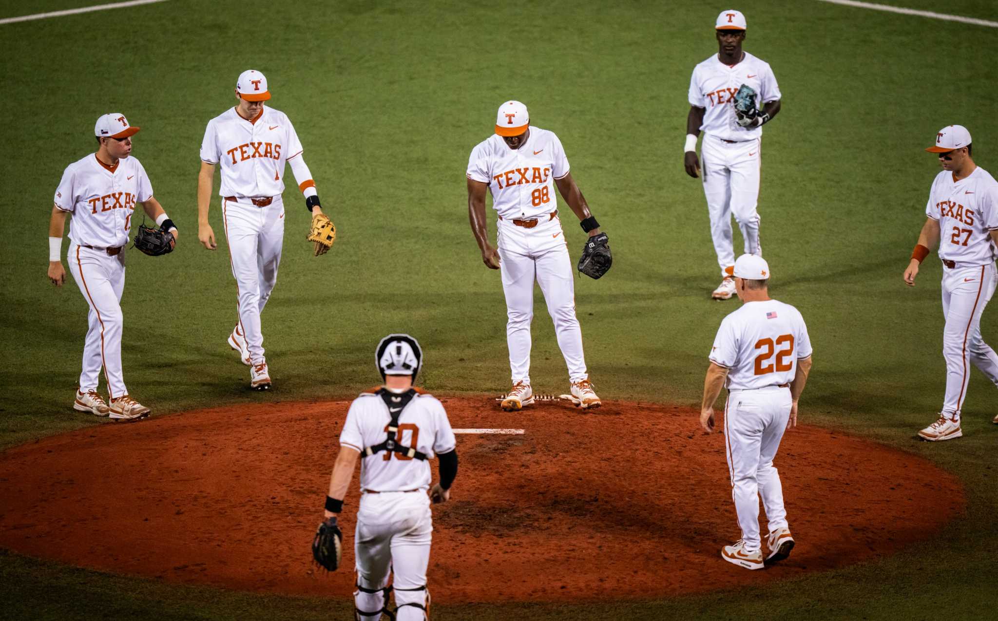Texas Longhorns pushed around by UTRGV Vaqueros in baseball beatdown