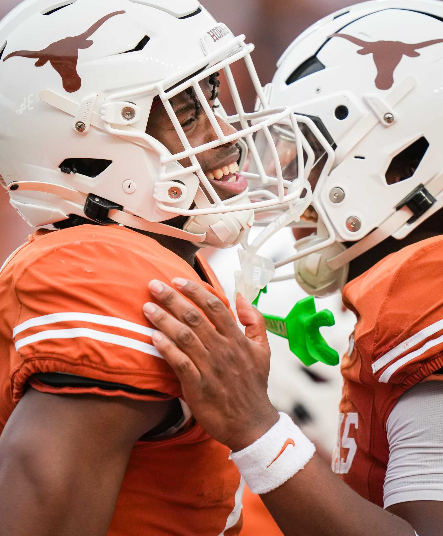 Texas quarterback Arch Manning shines in Orange-White football game