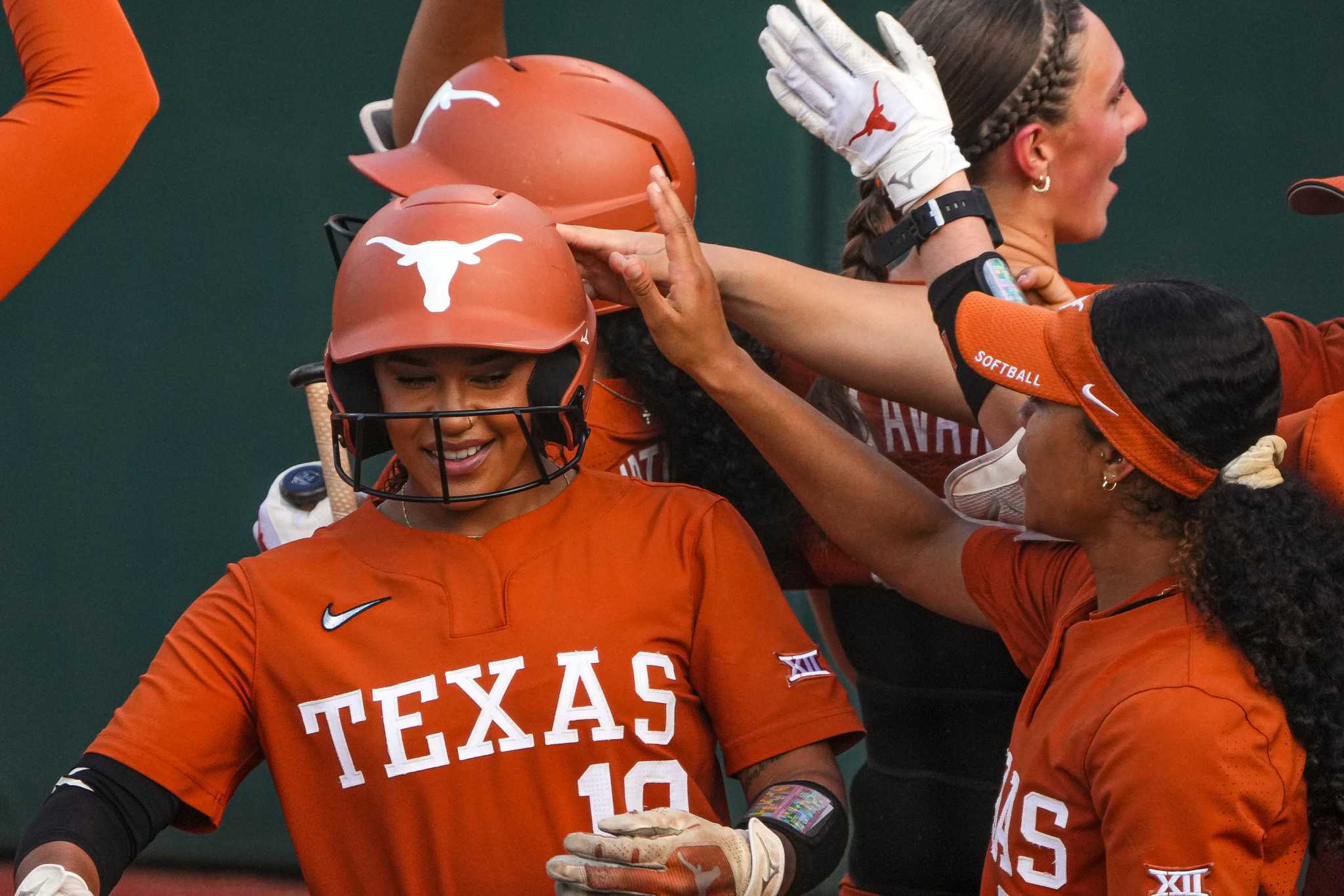 Texas softball: Mia Scott may not talk to the press, but she says ...