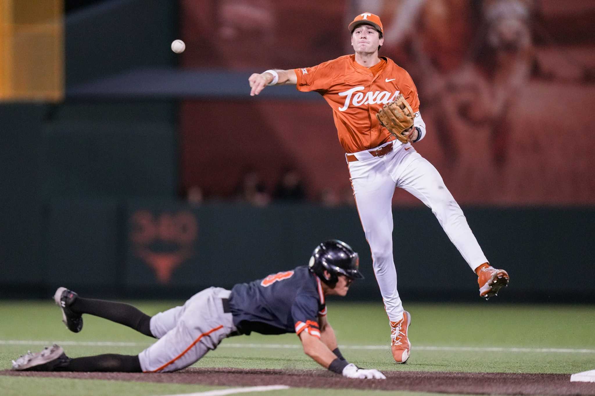 Texas shortstop Jalin Flores picks Longhorns over MLB Draft fate