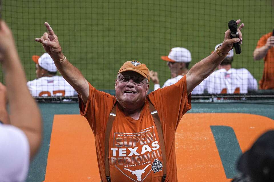 Texas Longhorns: UT superfan Scott Wilson dies at age 74