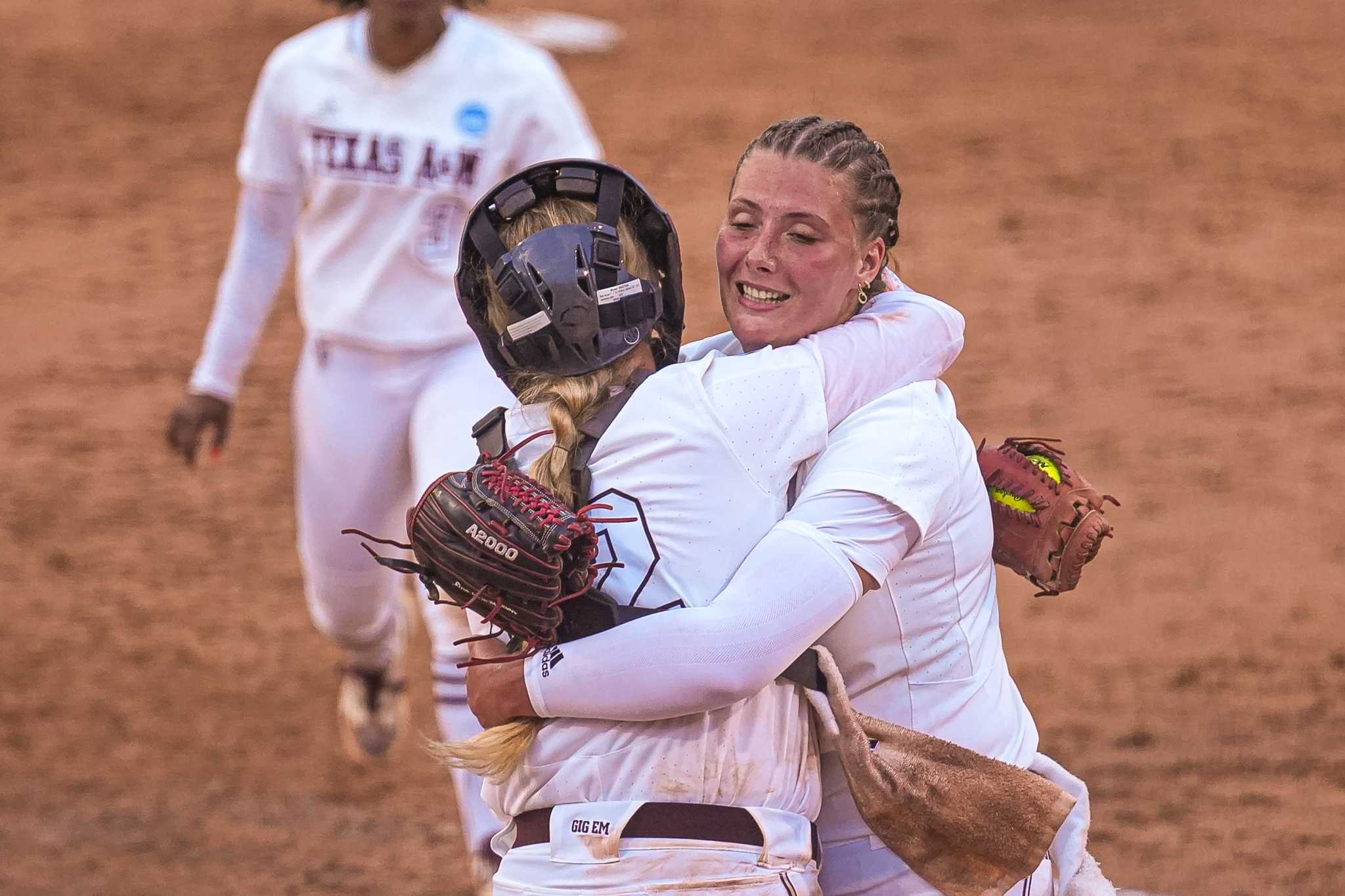 Texas A&M softball prepares for weekend series against Florida