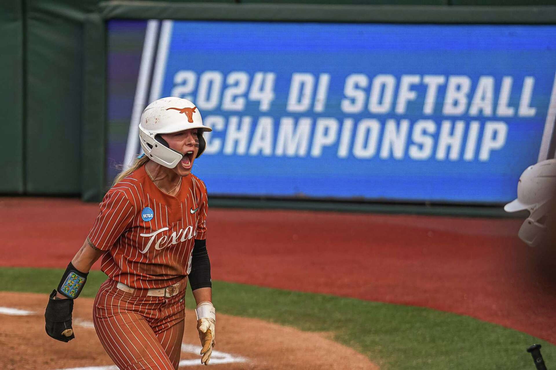 Texas softball releases complete 2025 schedule