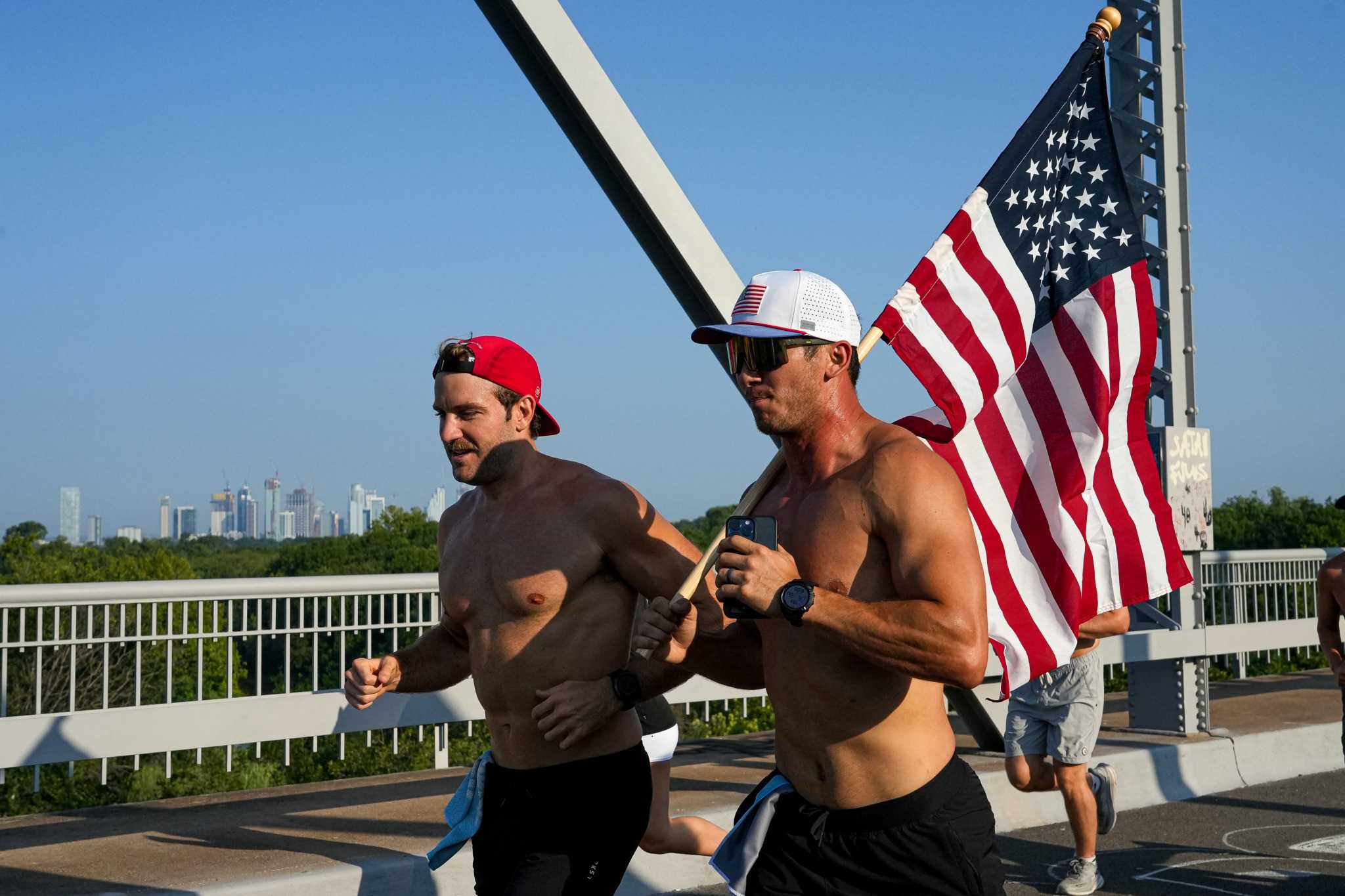 Raw Dawg Run Club hosts morning run with hundreds of runners in Austin