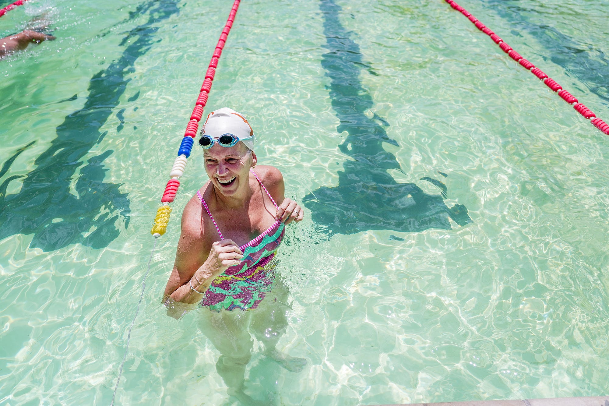Former University of Texas, Olympic swimmer Tori Smith returns to pool ...