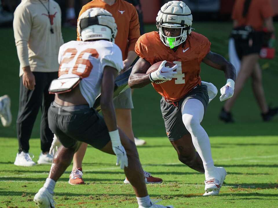Texas football coach Chad Scott tutors Longhorn running backs