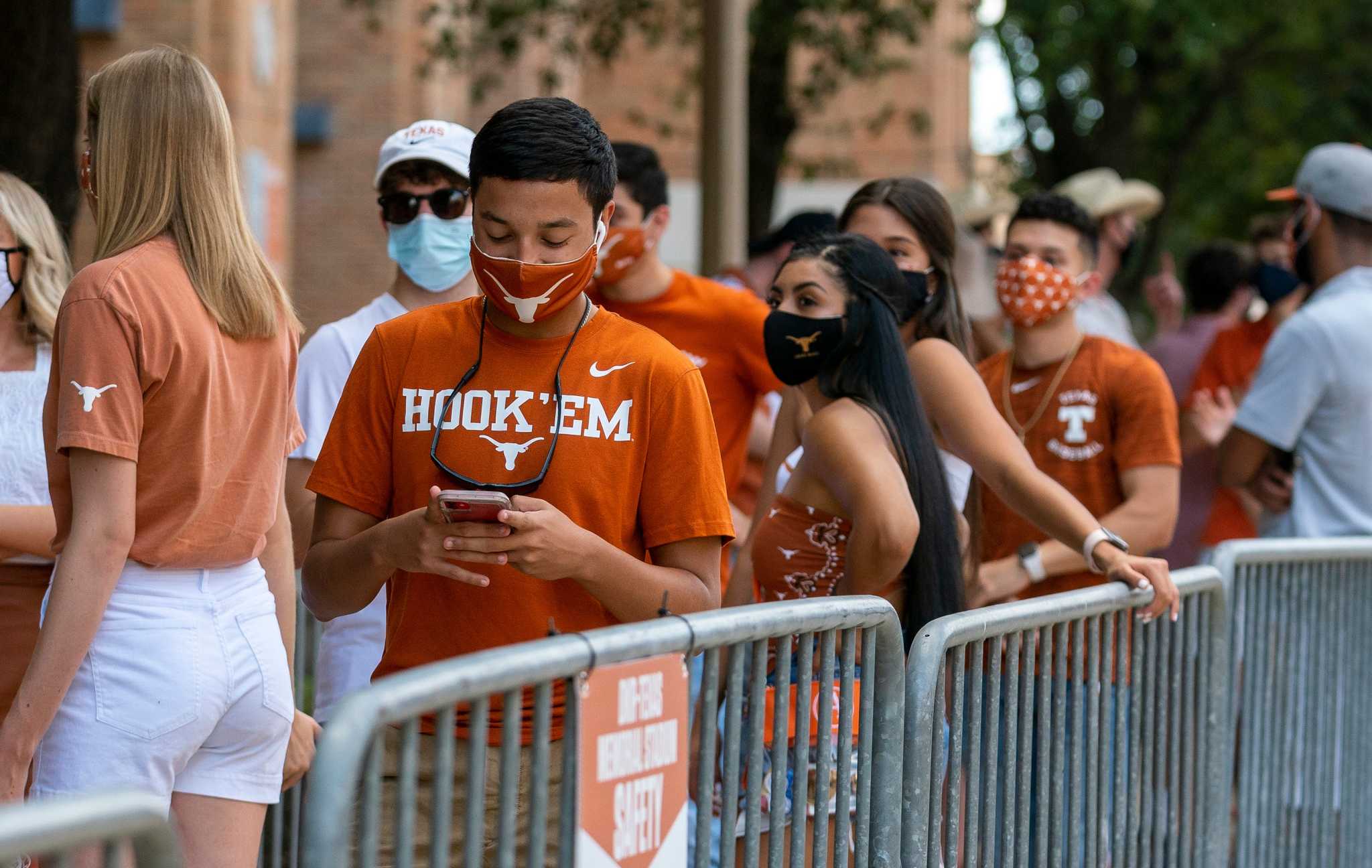 PHOTOS: Lucky Longhorn Fans prepare for first game of 2020