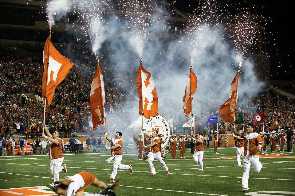 The ultimate Game Day guide for UT's DKR Stadium: Where to eat, park ...