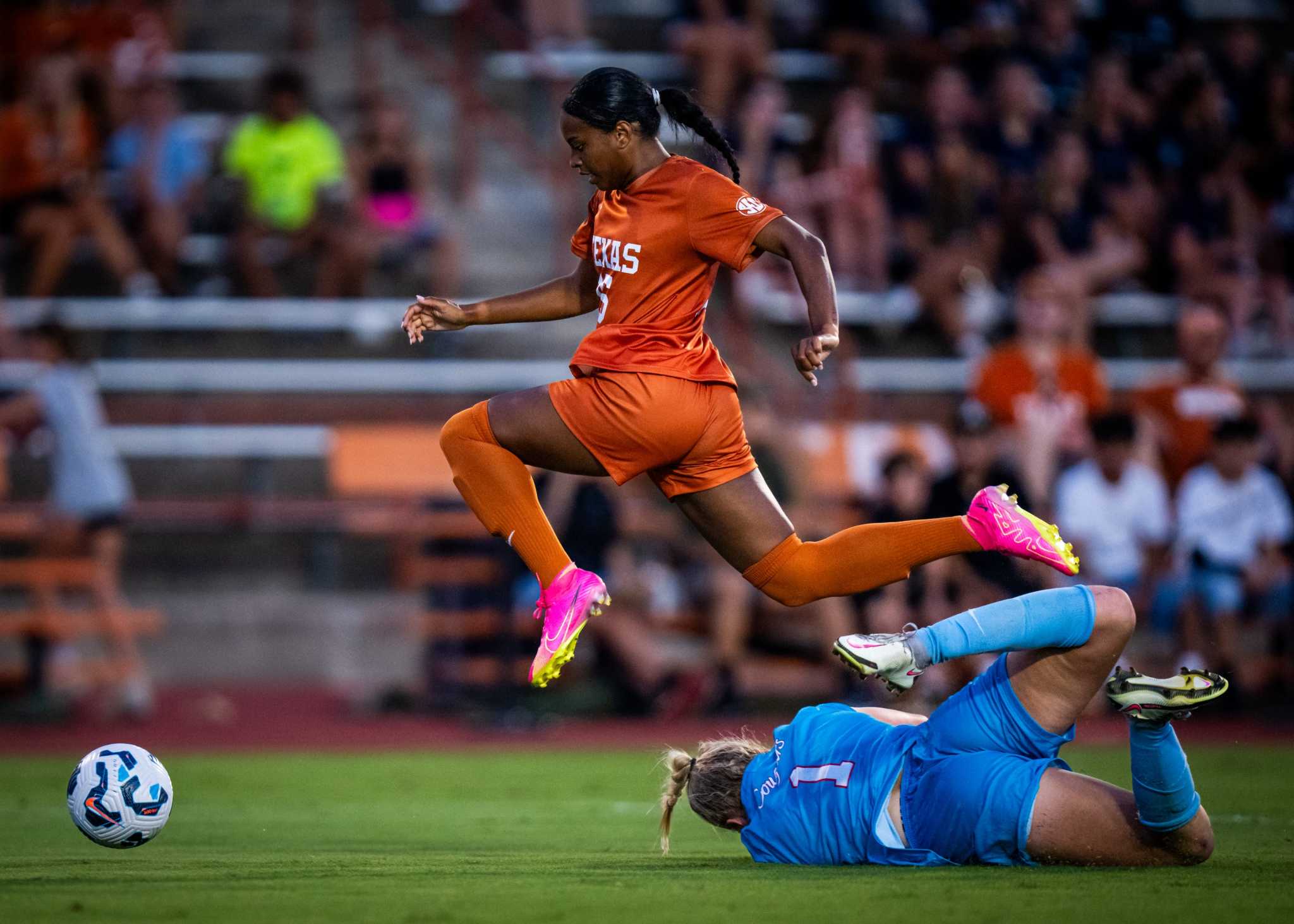 Texas soccer moving onto SEC play without star striker Trinity Byars
