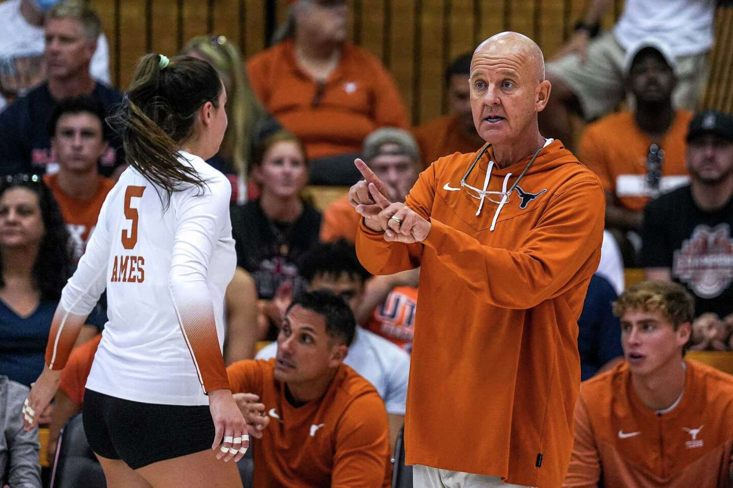 Jerritt Elliott: Texas volleyball sells out Moody Center vs Stanford