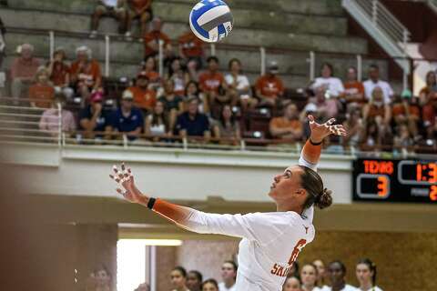 Texas volleyball: Setter Averi Carlson entering transfer portal