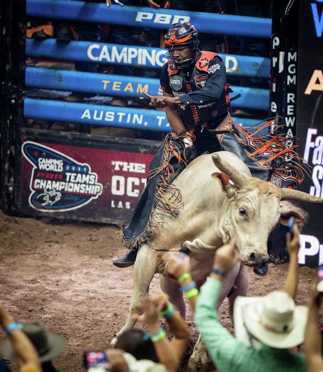 Texas Rattler bull rider falls on head in scary injury