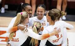 Texas volleyball: Setter Averi Carlson entering transfer portal