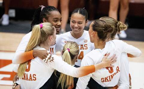 Texas volleyball: Setter Averi Carlson entering transfer portal