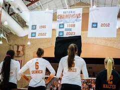 Texas volleyball: Setter Averi Carlson entering transfer portal