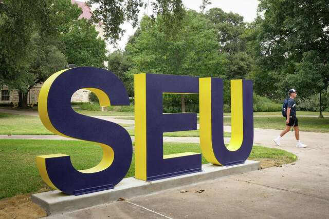 When do Austin college students come to campus? Fall 2025 start dates