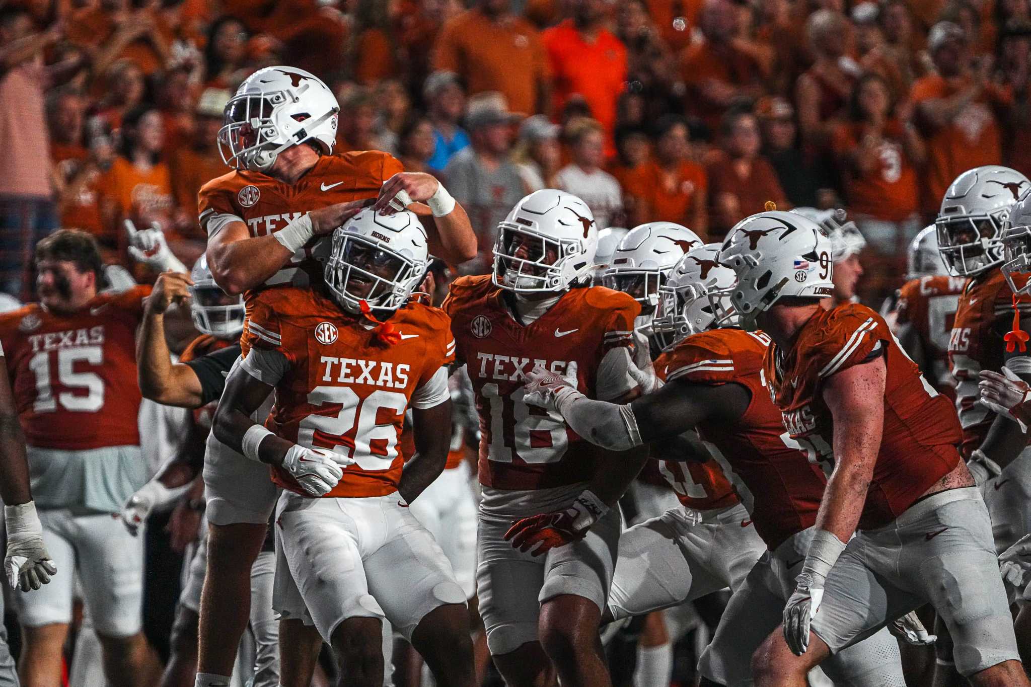 Ty'Anthony Smith: Why the Texas football LB keeps getting praise