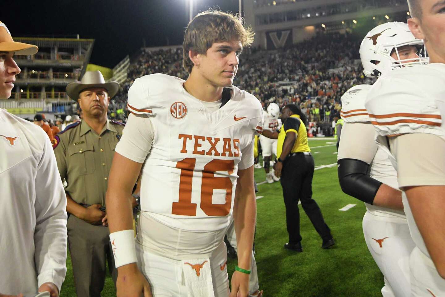 Quinn Ewers injury update: Texas QB to sit out SEC opener as Arch ...