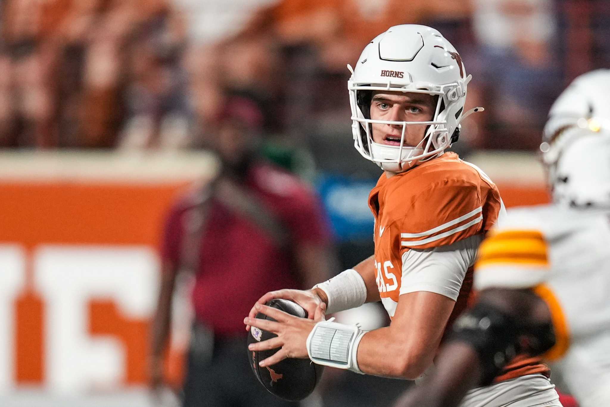 Quinn Ewers injury update: Texas QB to sit out SEC opener as Arch Manning starts again