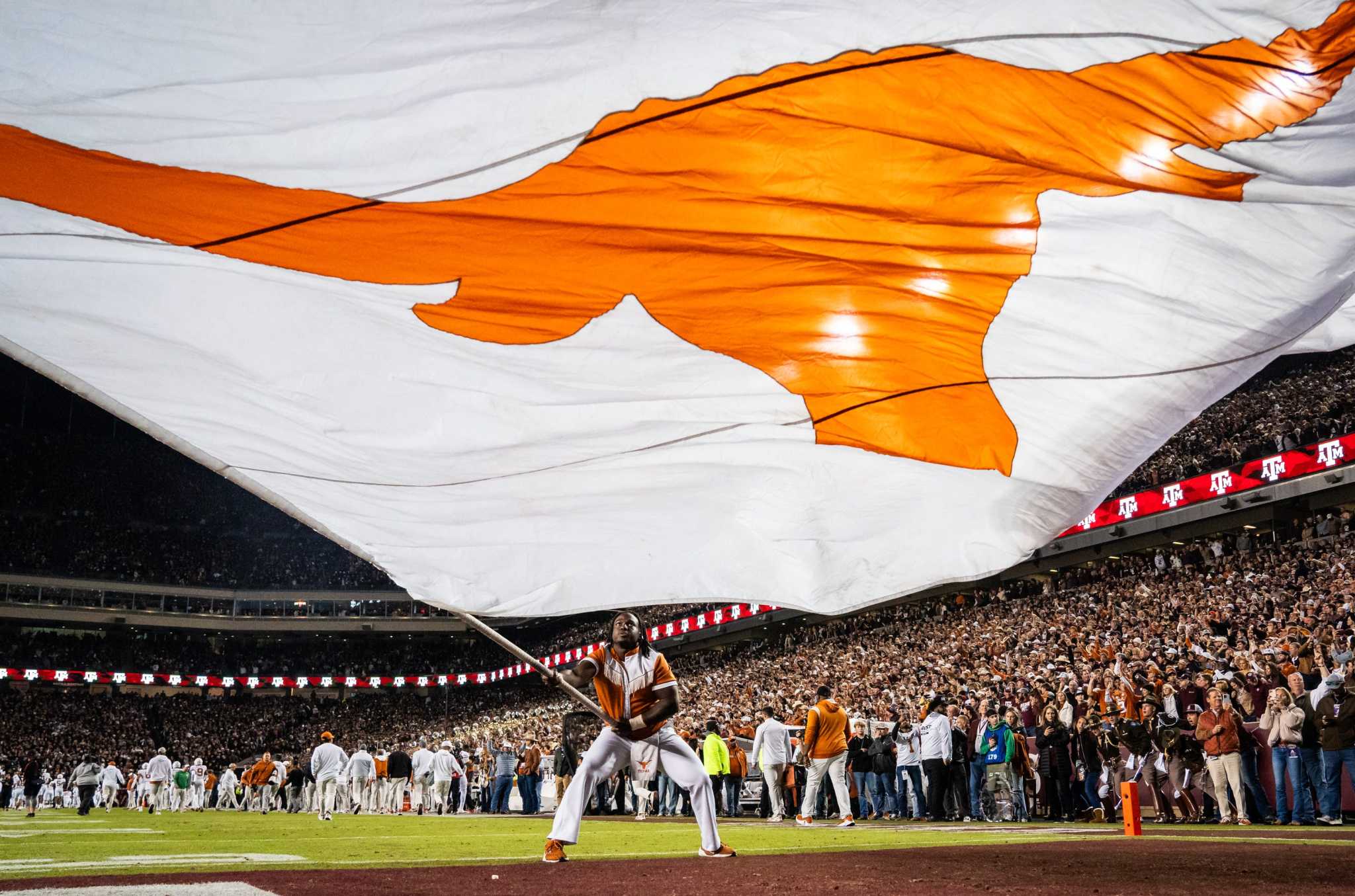 Texas football transfer portal: Live updates as DTs depart amid CFP run