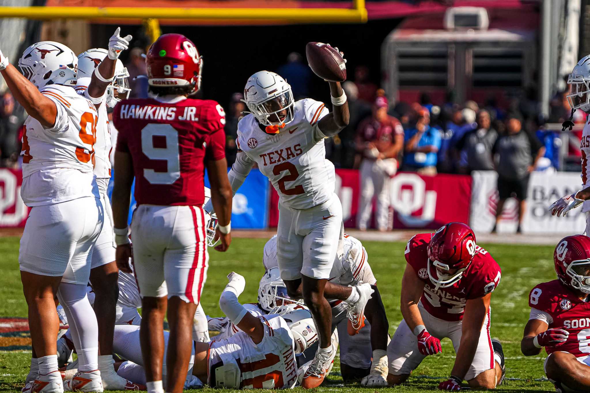Texas football loses defensive back for season after injury against ...