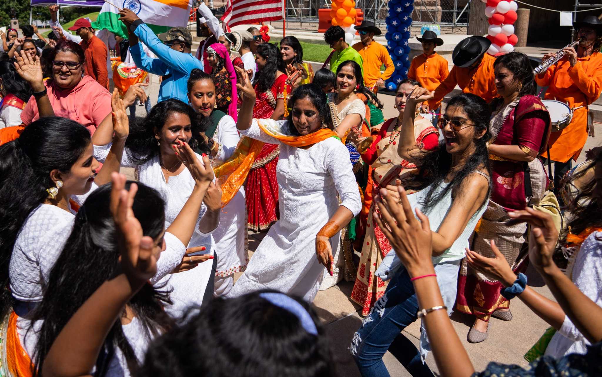 Monsoon Dance holds Parade of India Independence Day celebration