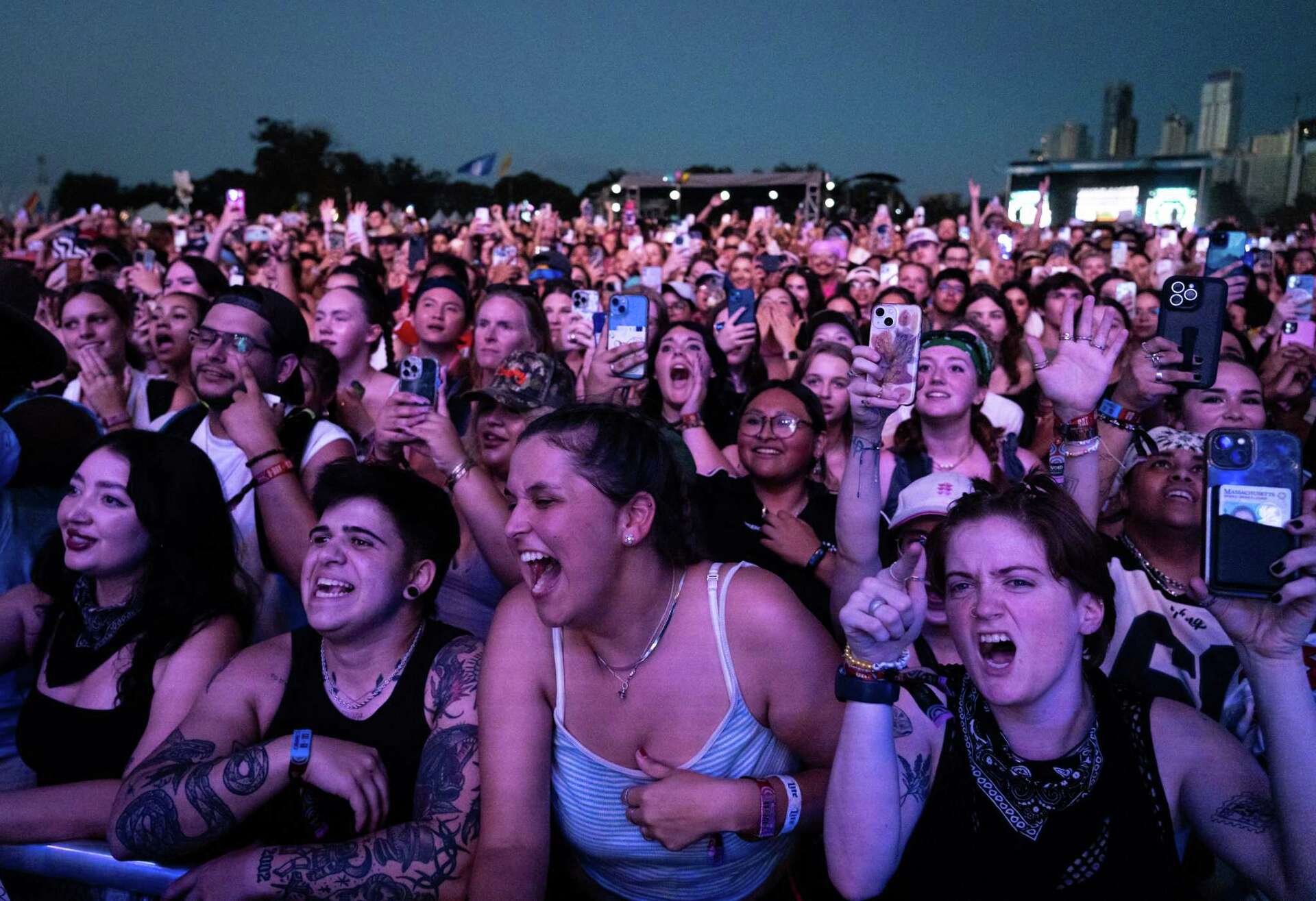 Dua Lipa, Benson Boone and Reneé Rapp. The best moments we saw at ACL ...