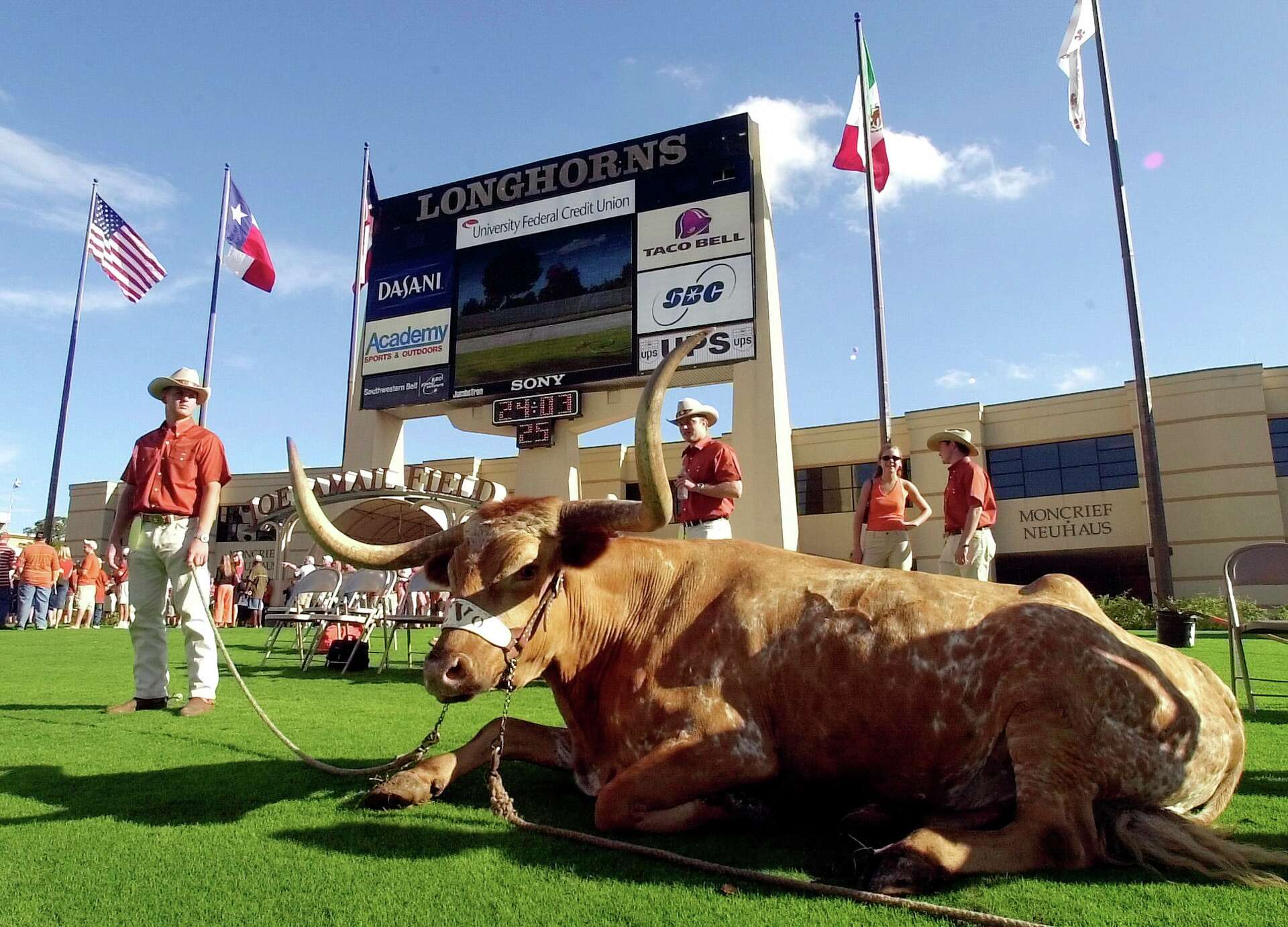 5 things to know about Bob Bowman, Texas' new swimming coach