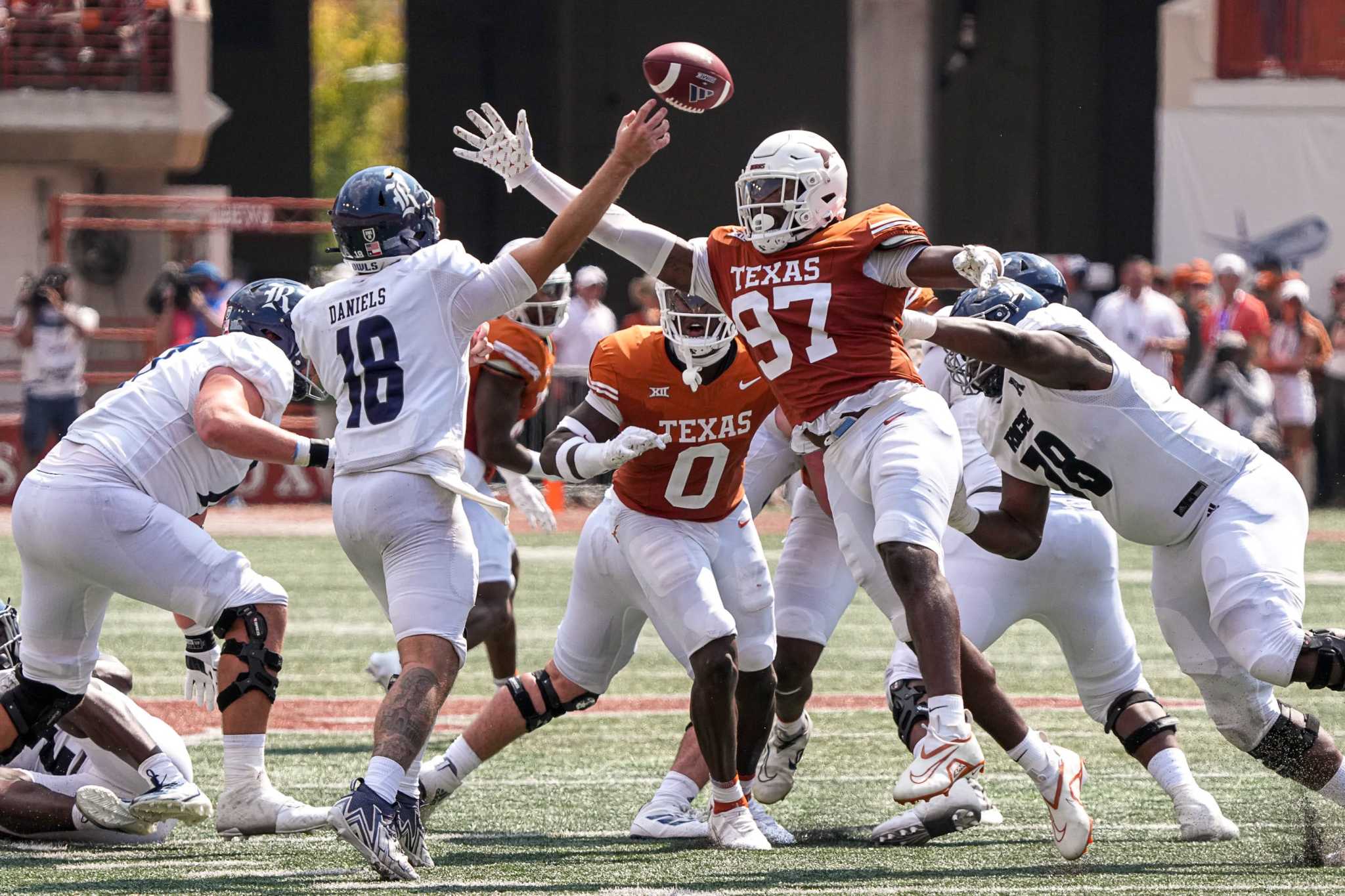 Texas football confirms departure of edge rusher Kristopher Ross