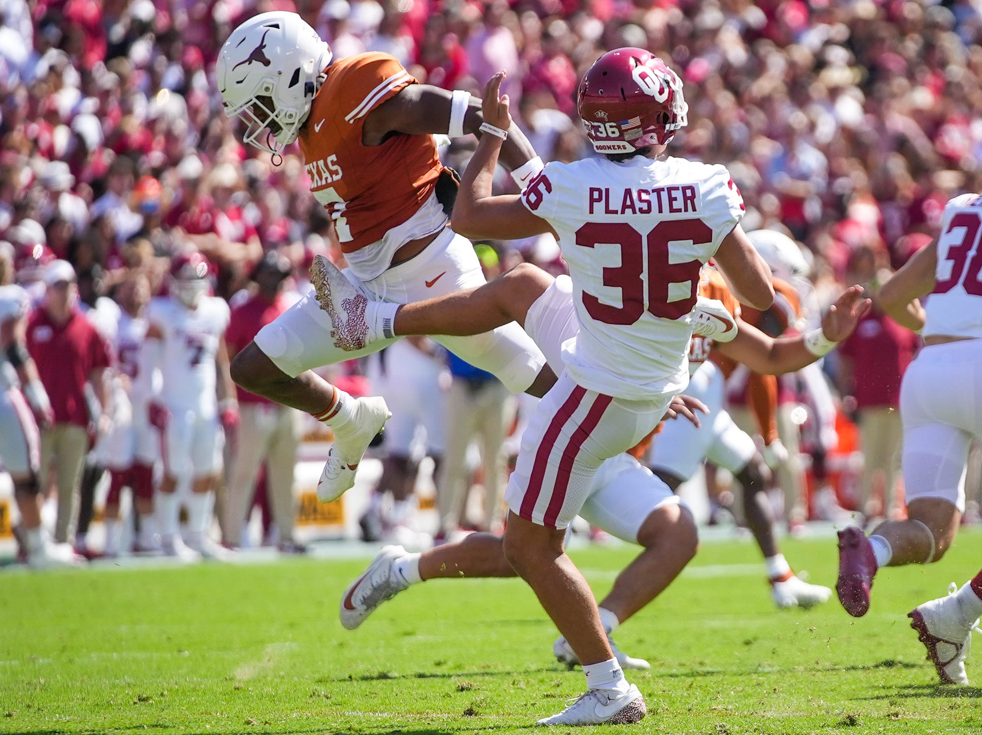 Texas Longhorns vs Oklahoma Sooners football: Live updates, scores
