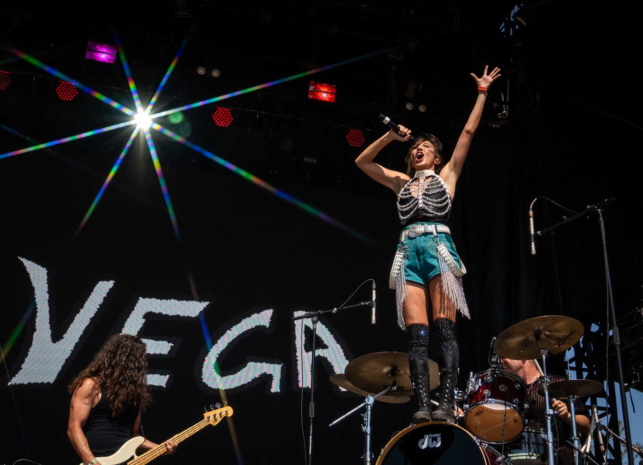 Best ACL Fest 2024 lineup, fan photos on Saturday during weekend two