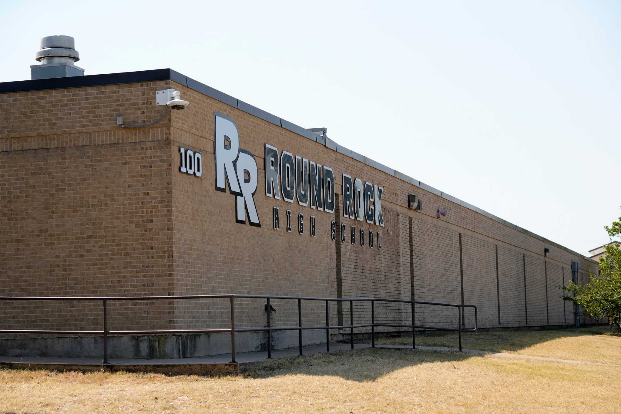 4 candidates vie for seats of two divisive Round Rock school trustees