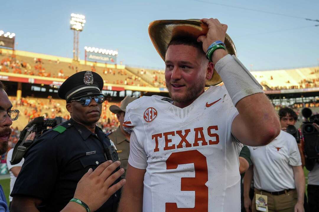 Isaiah Bond injury update: Texas football WR leaves with injury in game ...