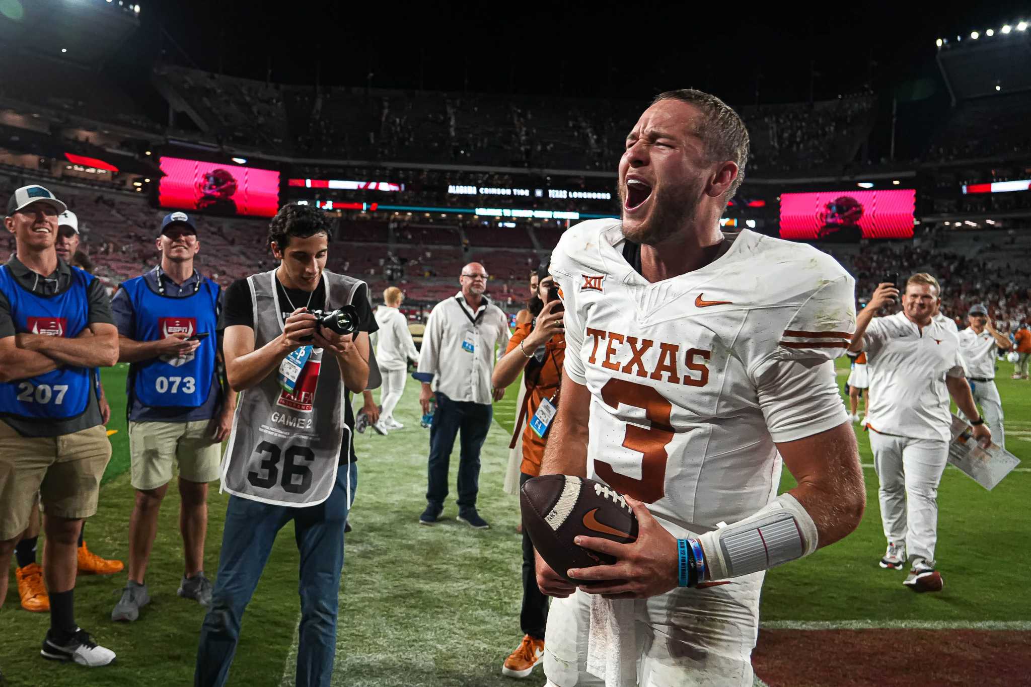 Bohls: As one hero to another, Vince Young is impressed with Quinn Ewers