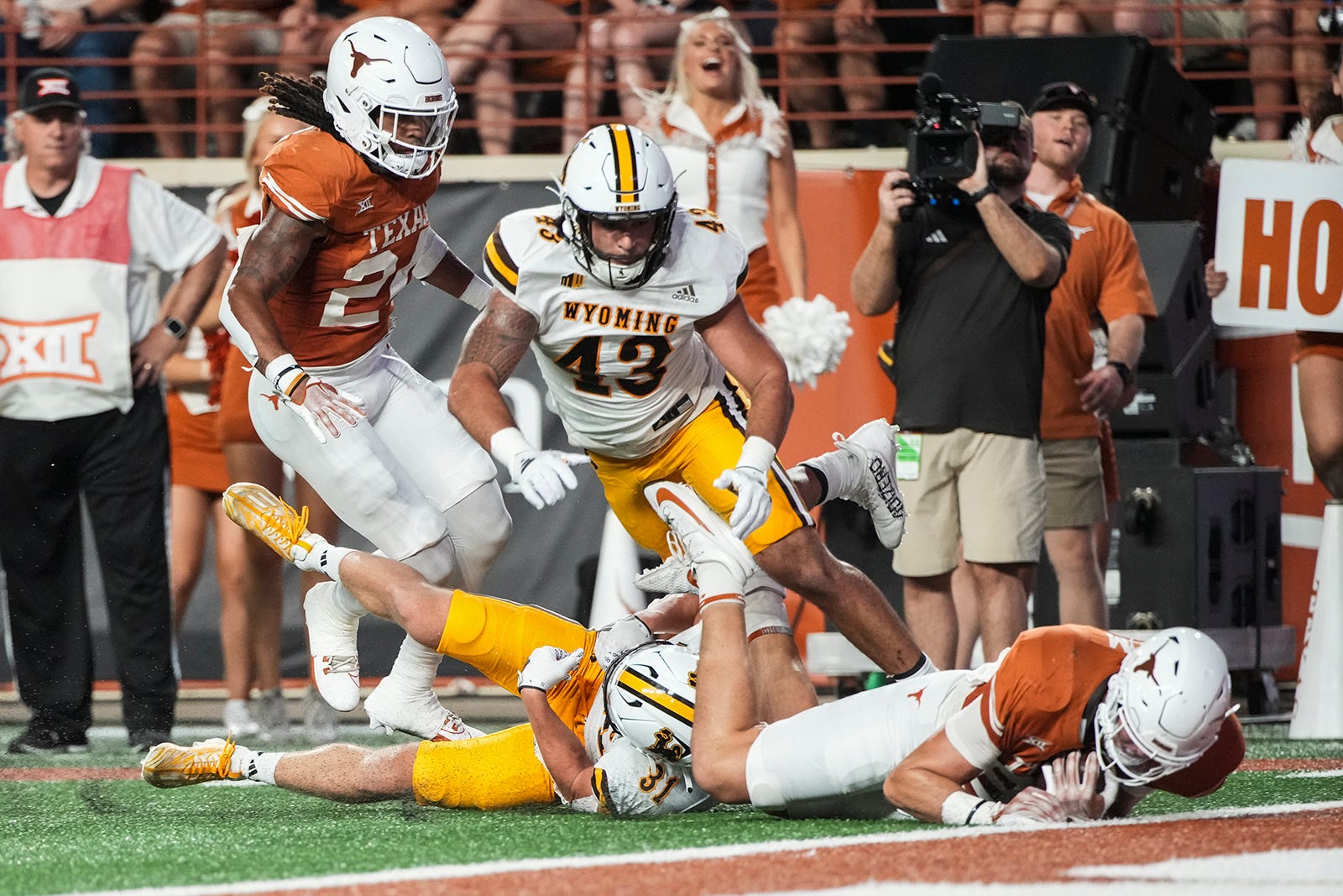 Texas Longhorns football vs. Wyoming: Updates, scores, game analysis